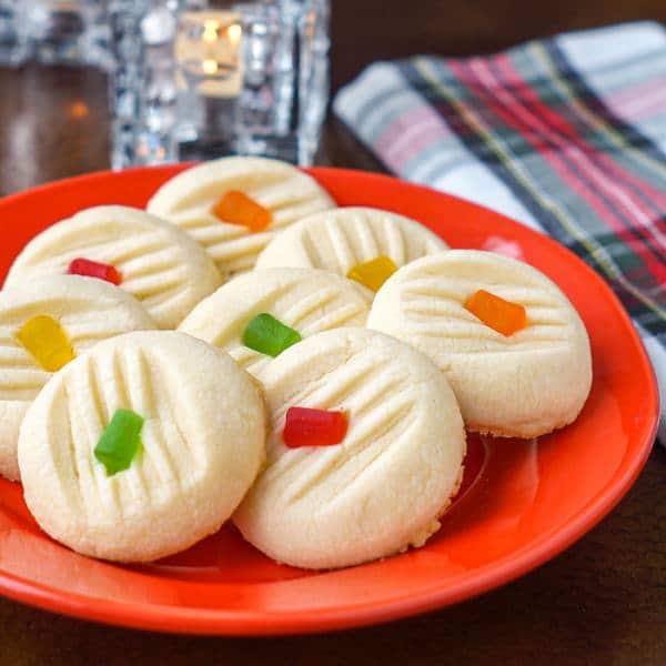 Best Shortbread Recipes. 15 versions of these buttery treats! Yum!