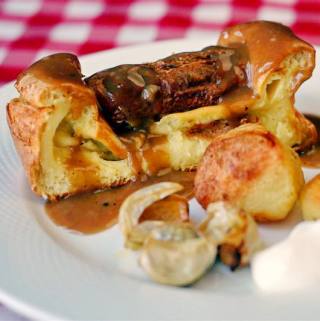 Garlic Thyme Beef Gravy - a great basic gravy recipe.