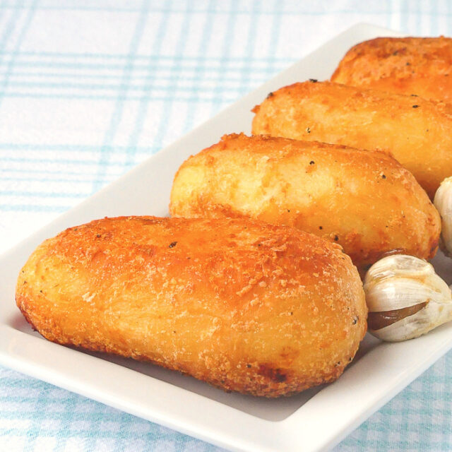 How to Make Perfect English Style Roasted Potatoes. Super crispy & fluffy!