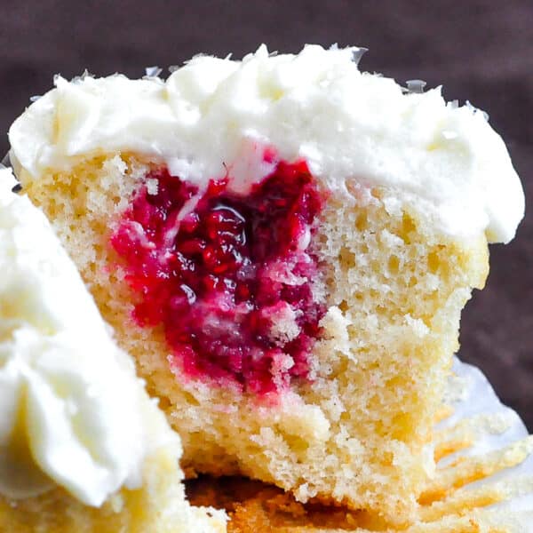 Raspberry Vanilla Cream Cheese Cupcakes - party perfect!