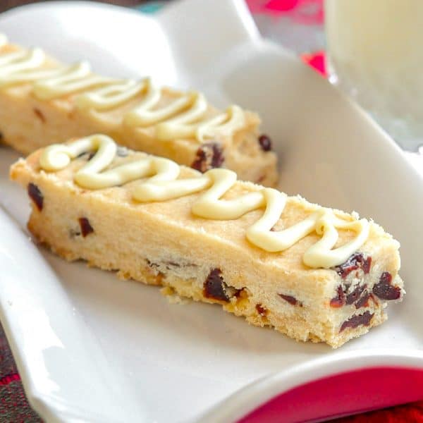 Best Shortbread Recipes. 15 versions of these buttery treats! Yum!