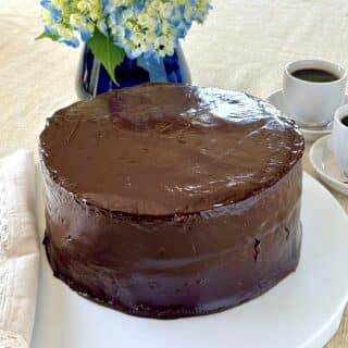 May West Cake. Based on a Canadian classic snack cake favorite! - Rock ...